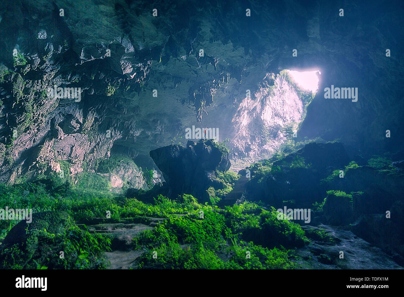 King of the Heart of the Earth - The elegant Tiankeng of Huanjiang ...