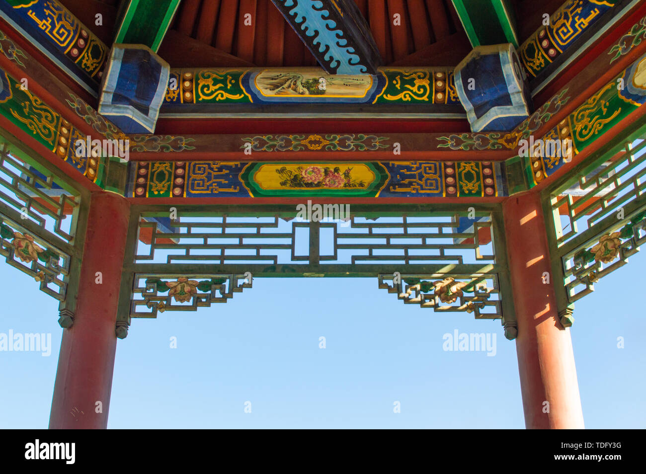 Chinese traditional construction algae well Stock Photo - Alamy