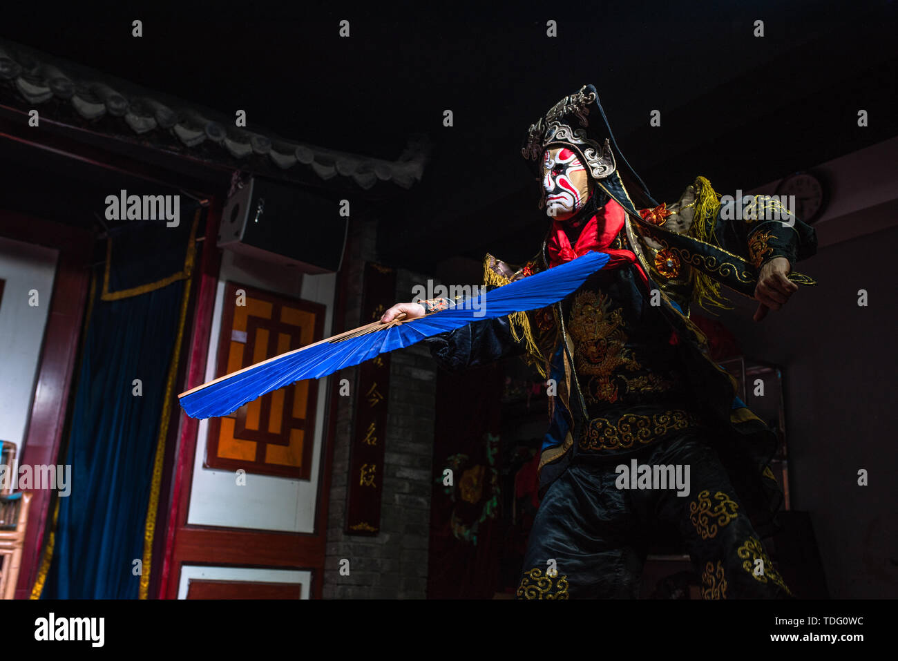 Sichuan opera stage performance Stock Photo - Alamy