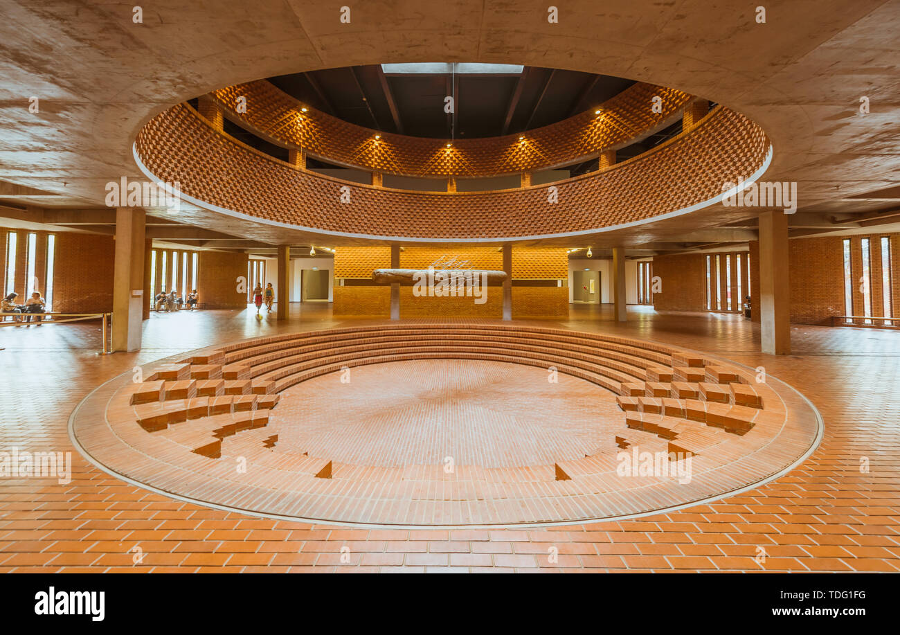 Red brick art gallery hi-res stock photography and images - Alamy