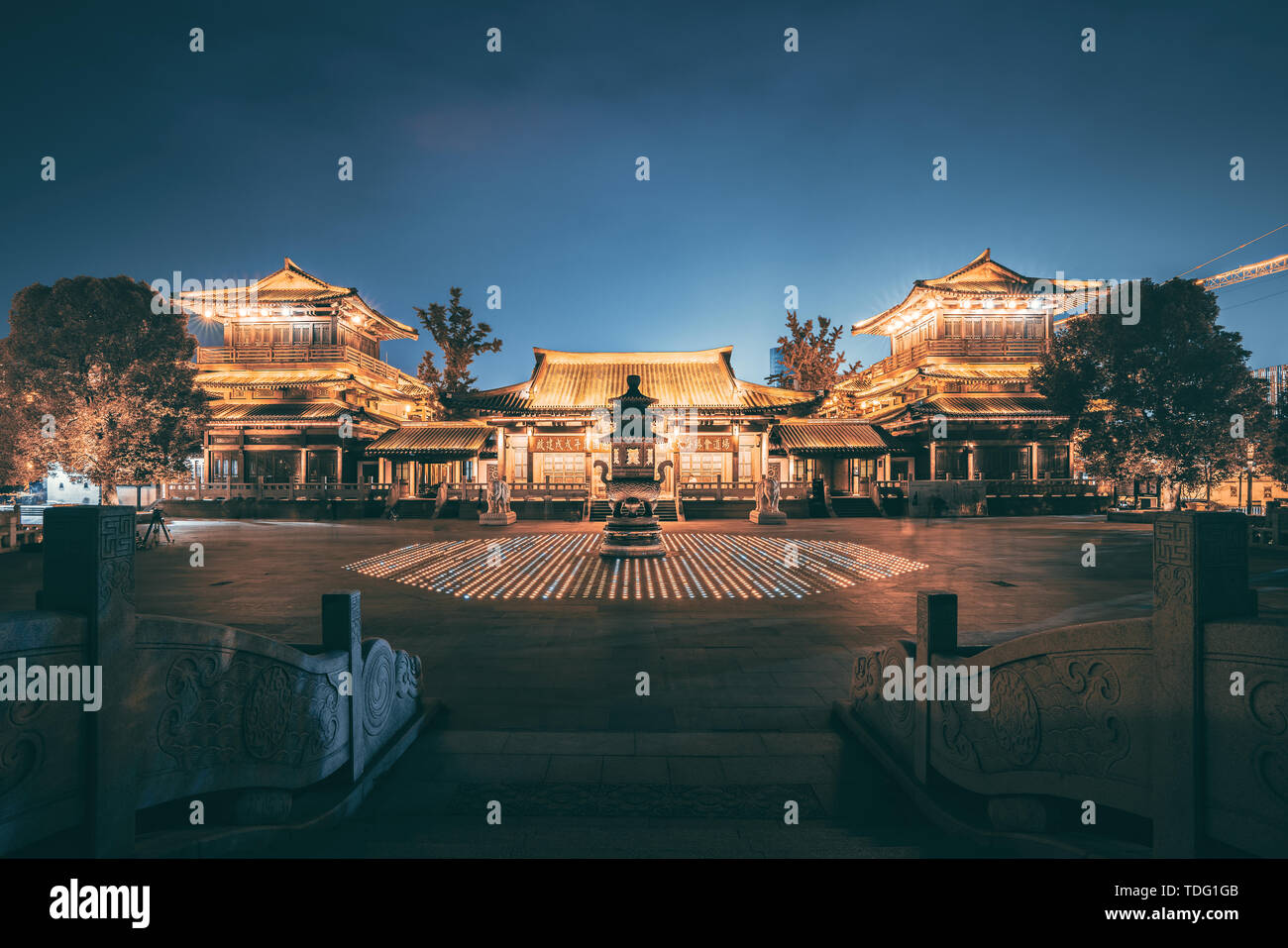 Night view of Xiangji Temple, Hangzhou Stock Photo - Alamy
