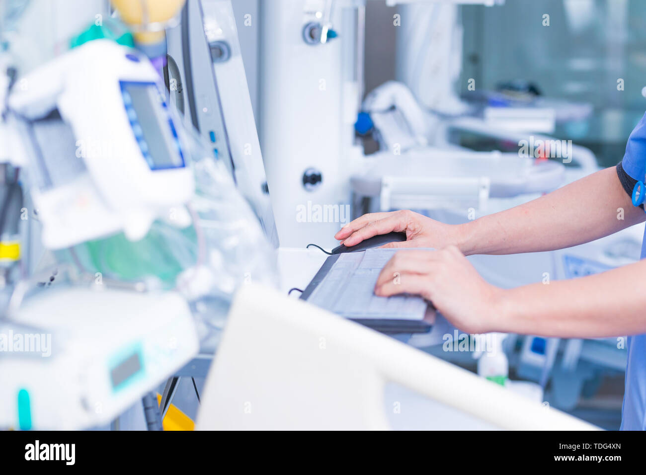 Physician, doctor, emergency, emergency, hospital, intensive care unit ...