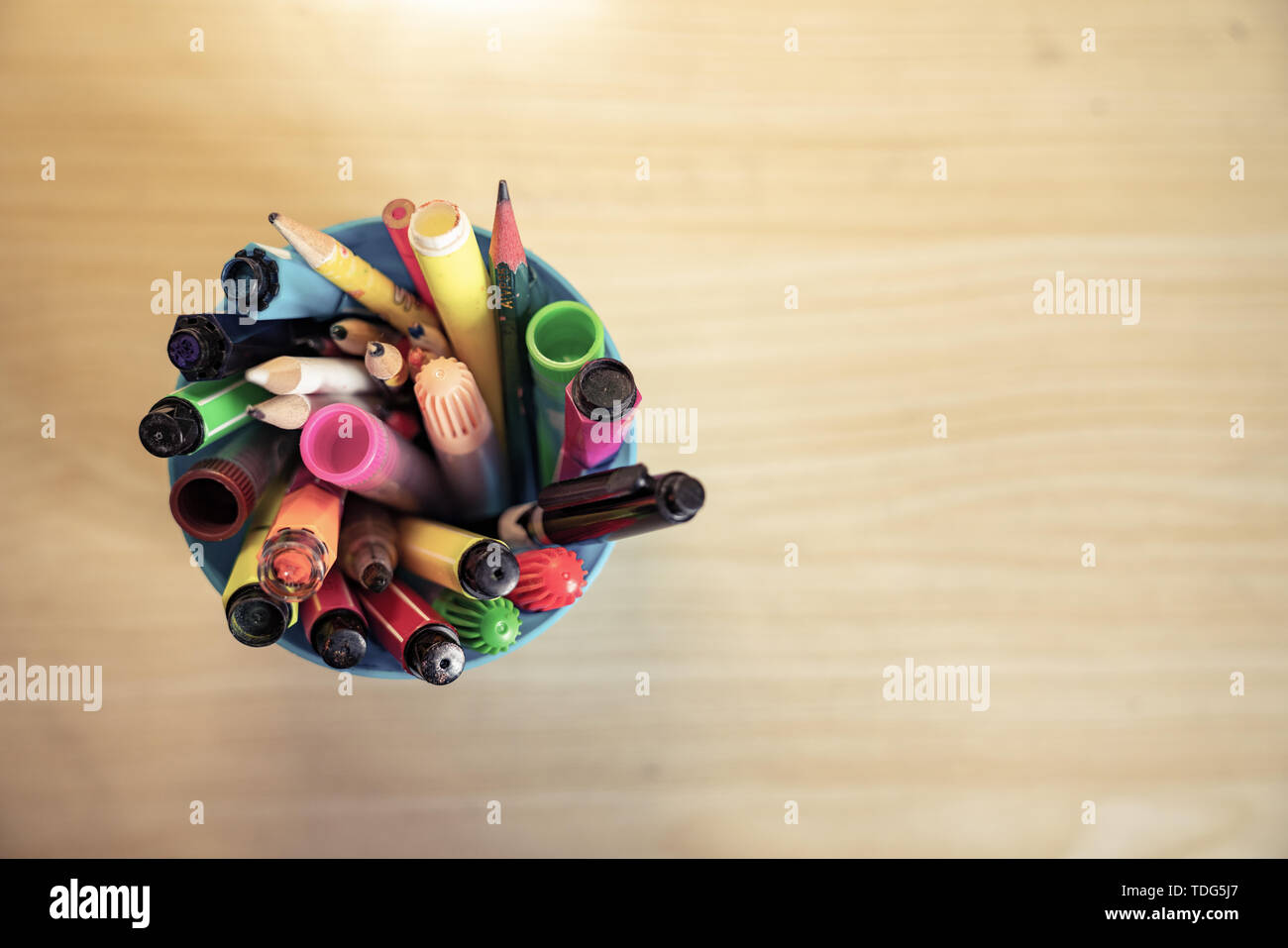 Top view of pen holder wooden tabletop Stock Photo - Alamy