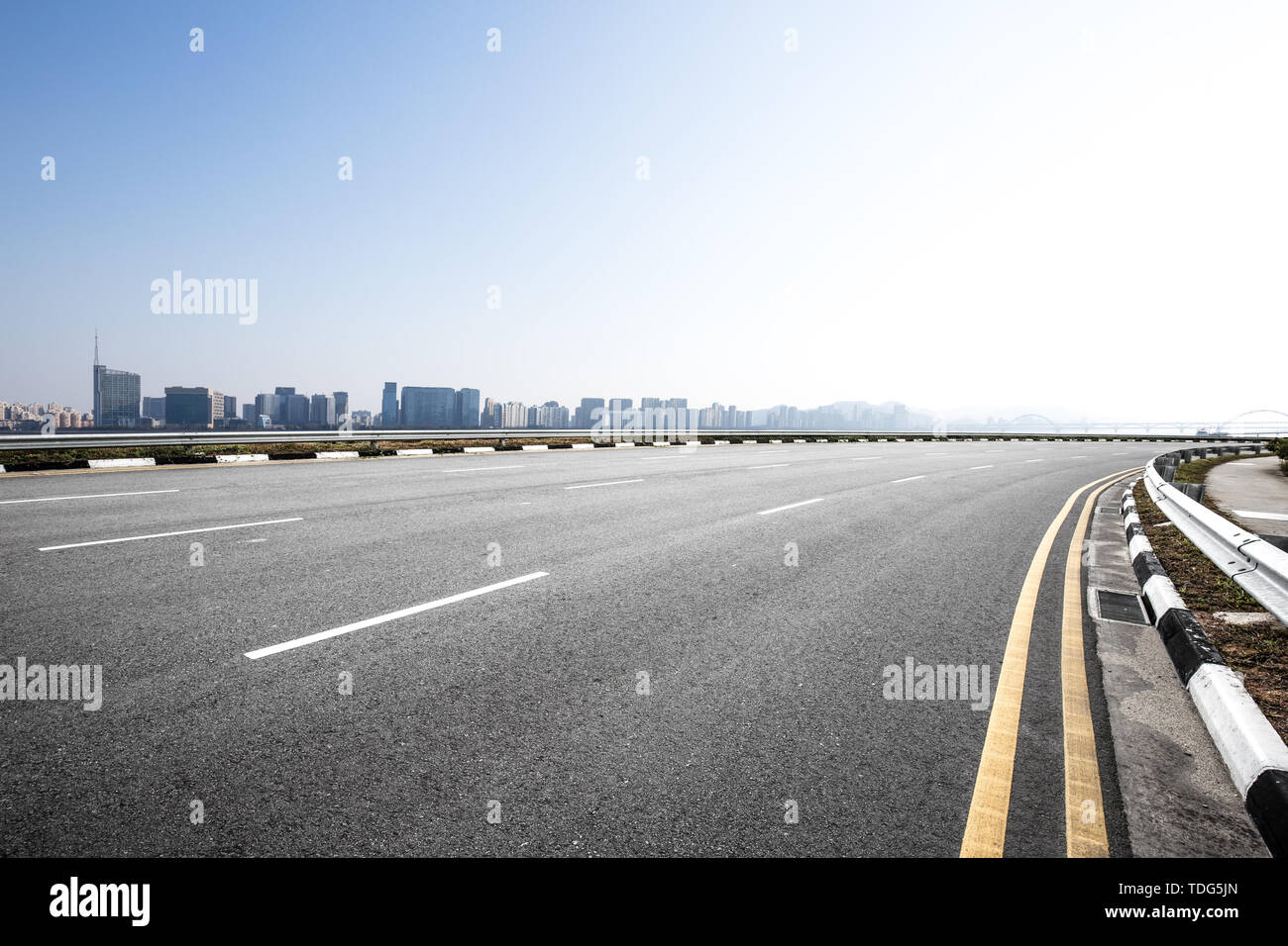 Emtpy buildings hi-res stock photography and images - Alamy