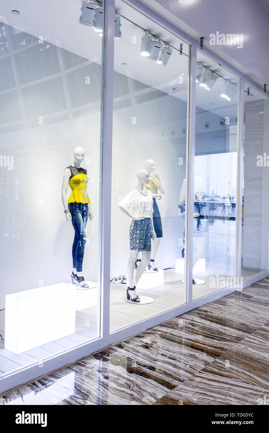 mannequins in fashion shop display window Stock Photo - Alamy
