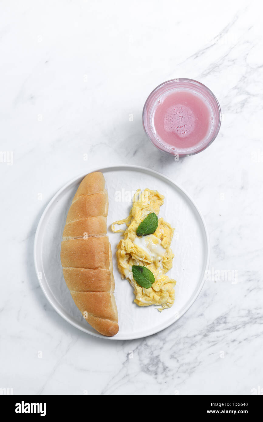 Healthy and nutritious Western-style breakfast Stock Photo - Alamy