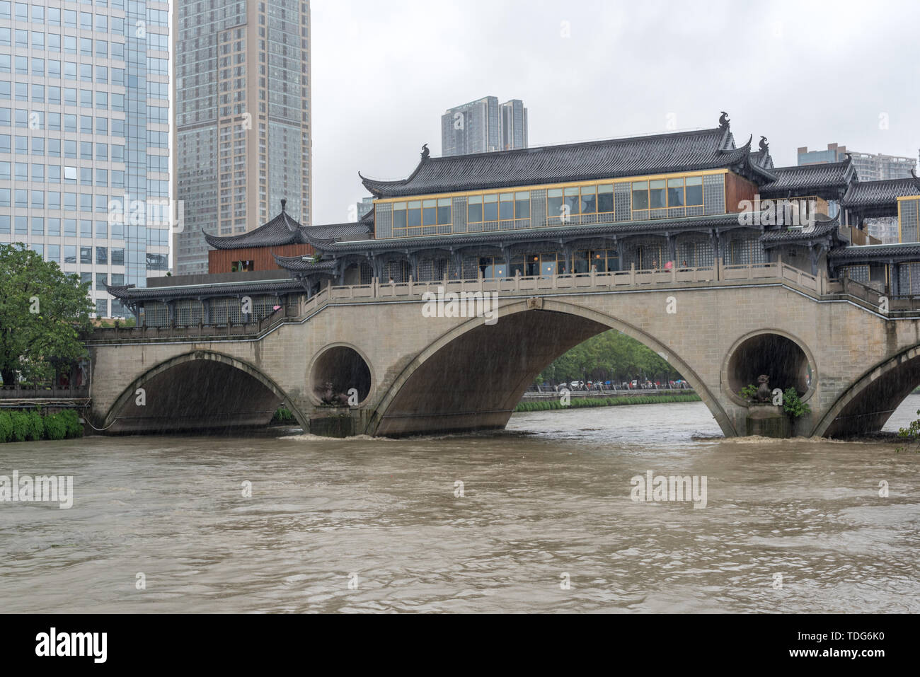 After heavy rain on Anshun Bridge in Chengdu Stock Photo - Alamy