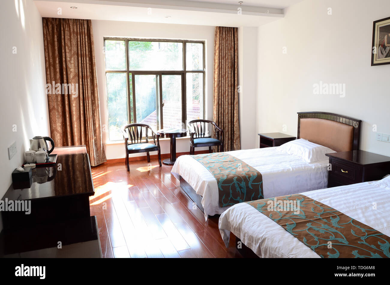 Hotel rooms and hotel standard rooms hi-res stock photography and ...