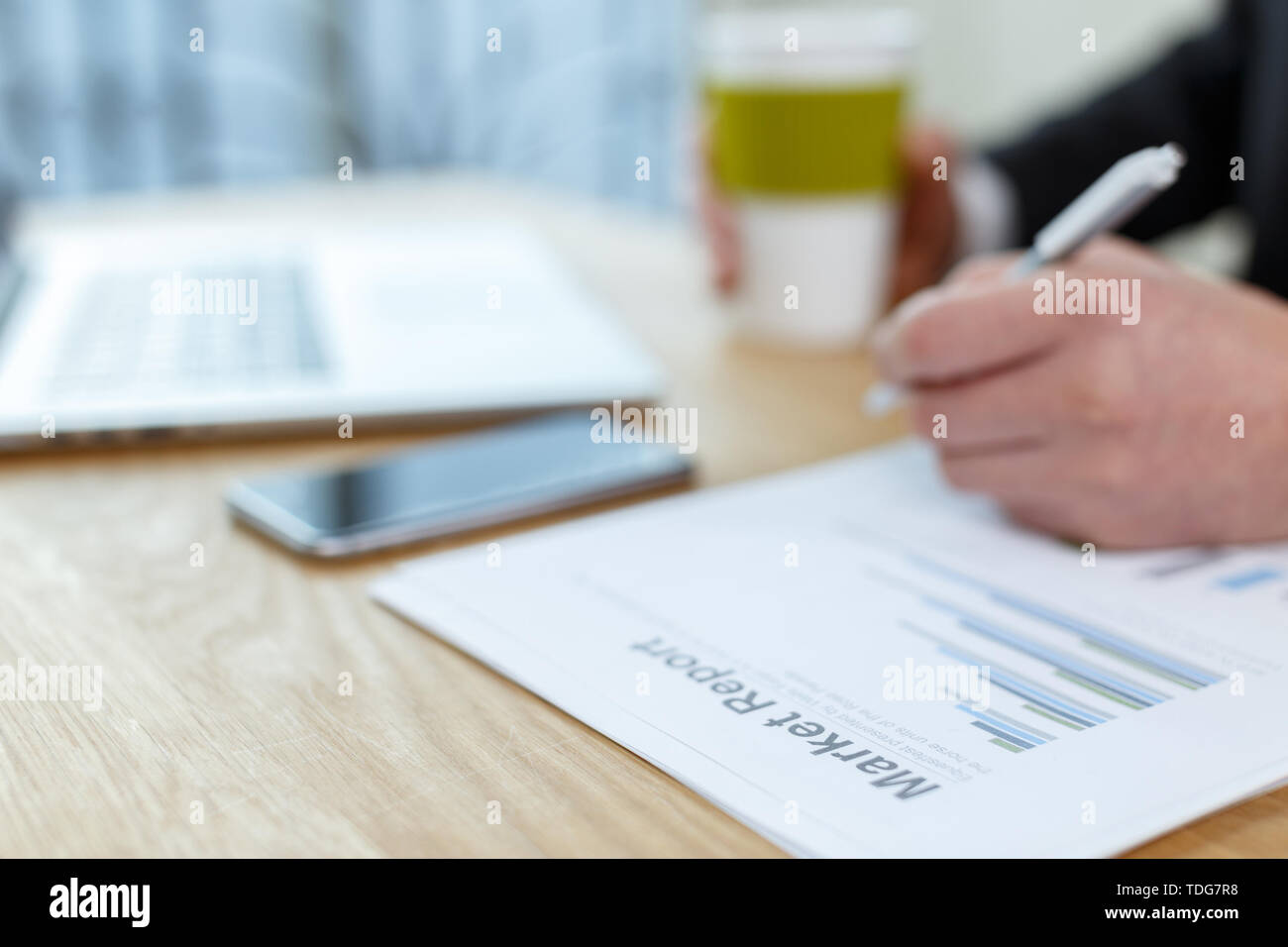 Comment financial reports Stock Photo - Alamy