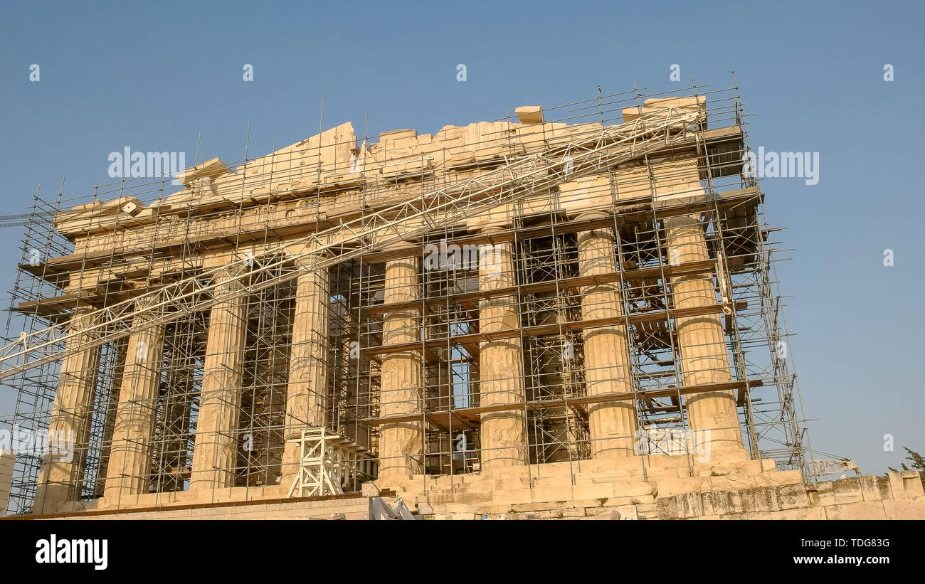 Greek temple scaffolding hi-res stock photography and images - Alamy