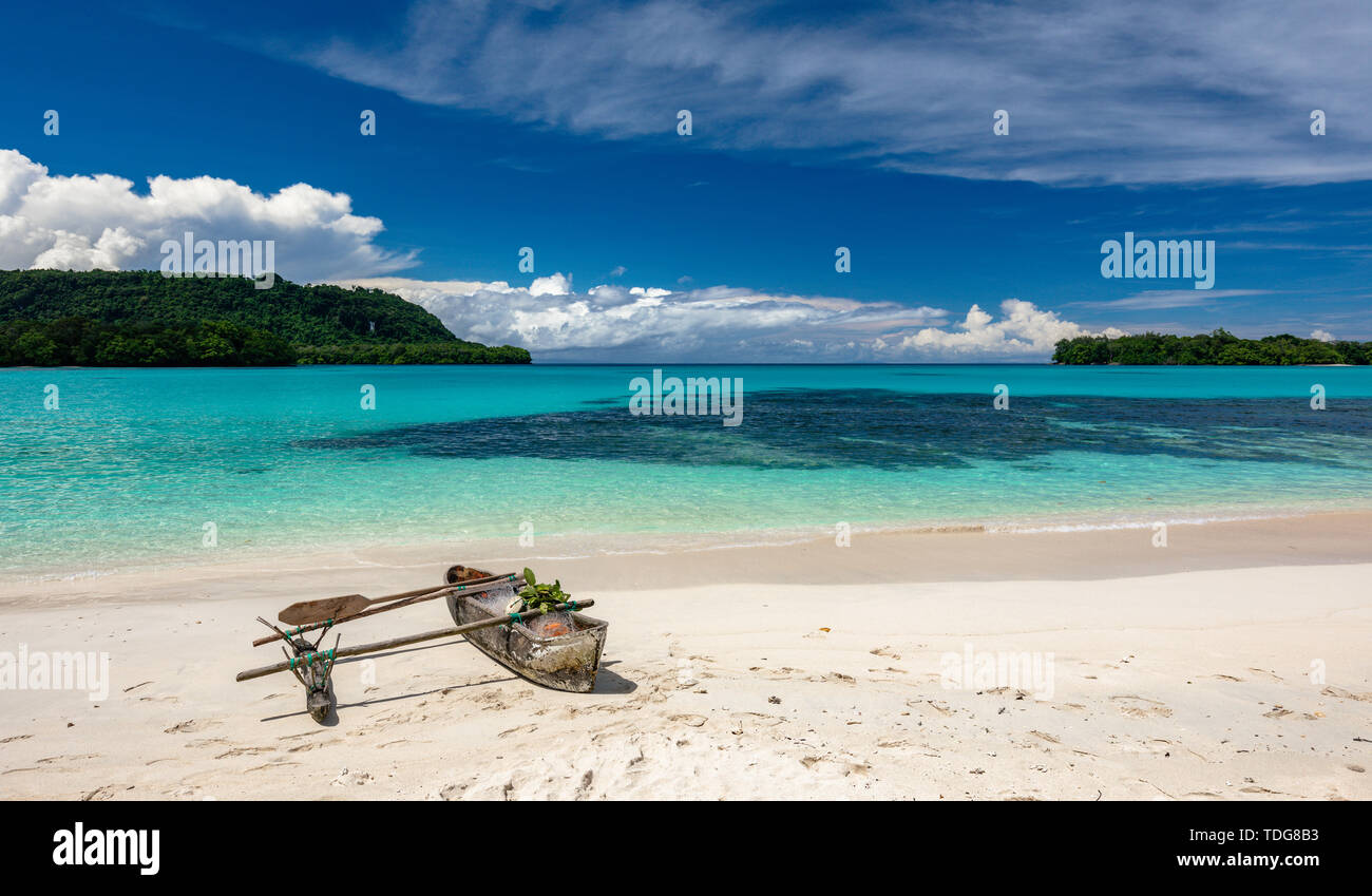 Amazing Port Orly sandy beach with palm trees, Espiritu Santo Island ...