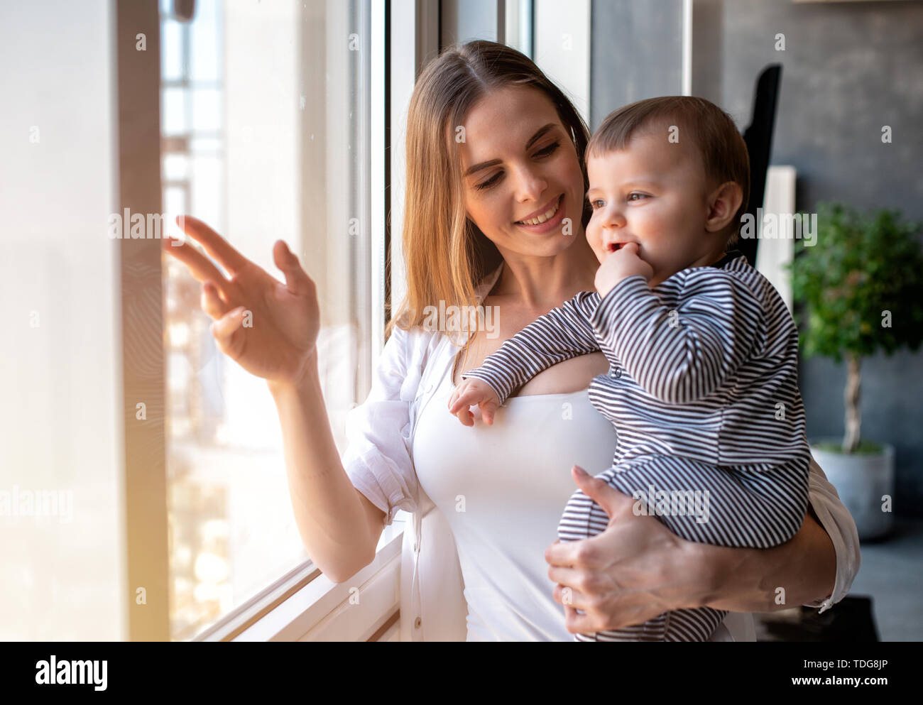 Little child smiling and happy with mom Stock Photo - Alamy