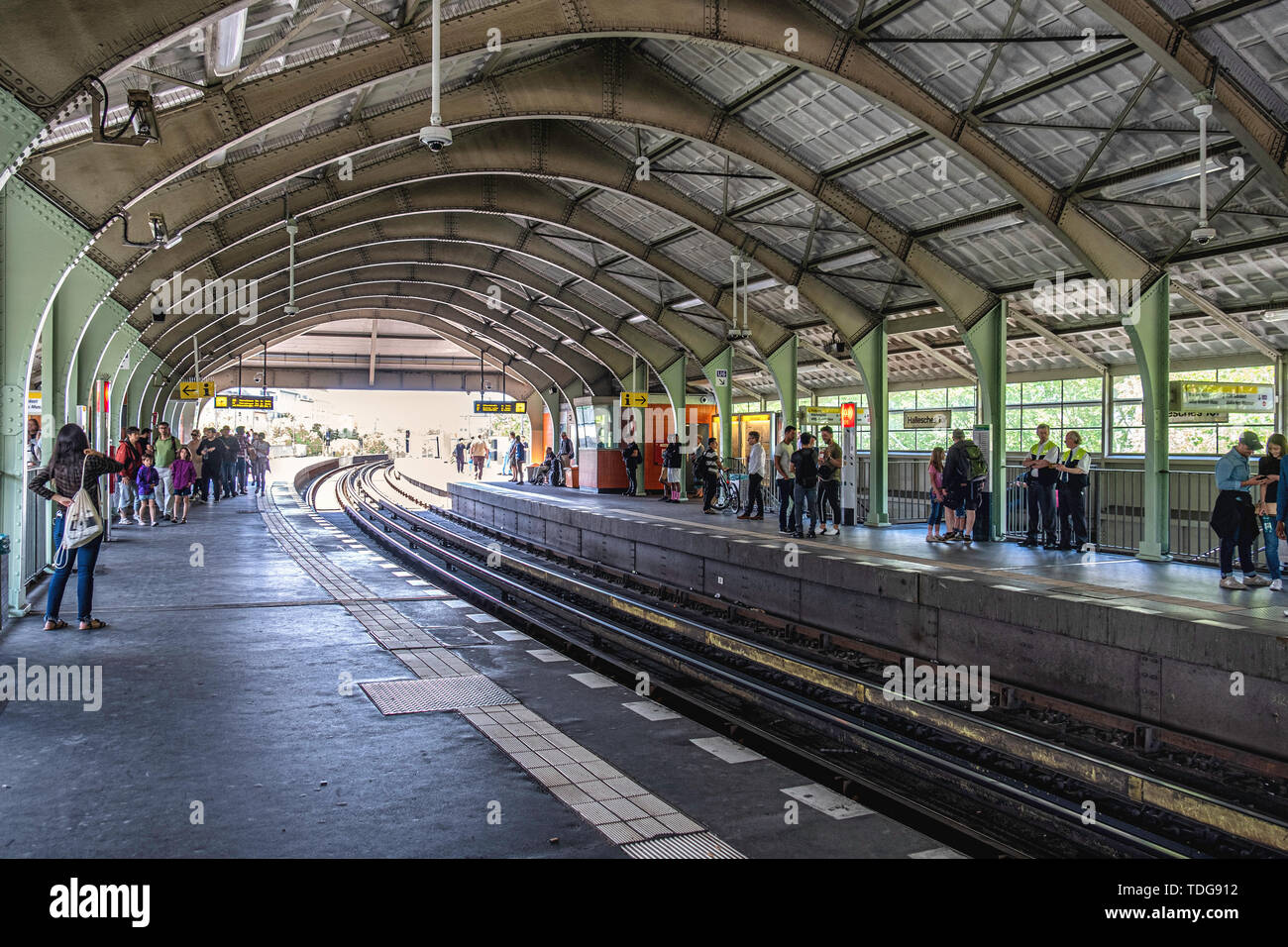 U3 platform hi-res stock photography and images - Alamy