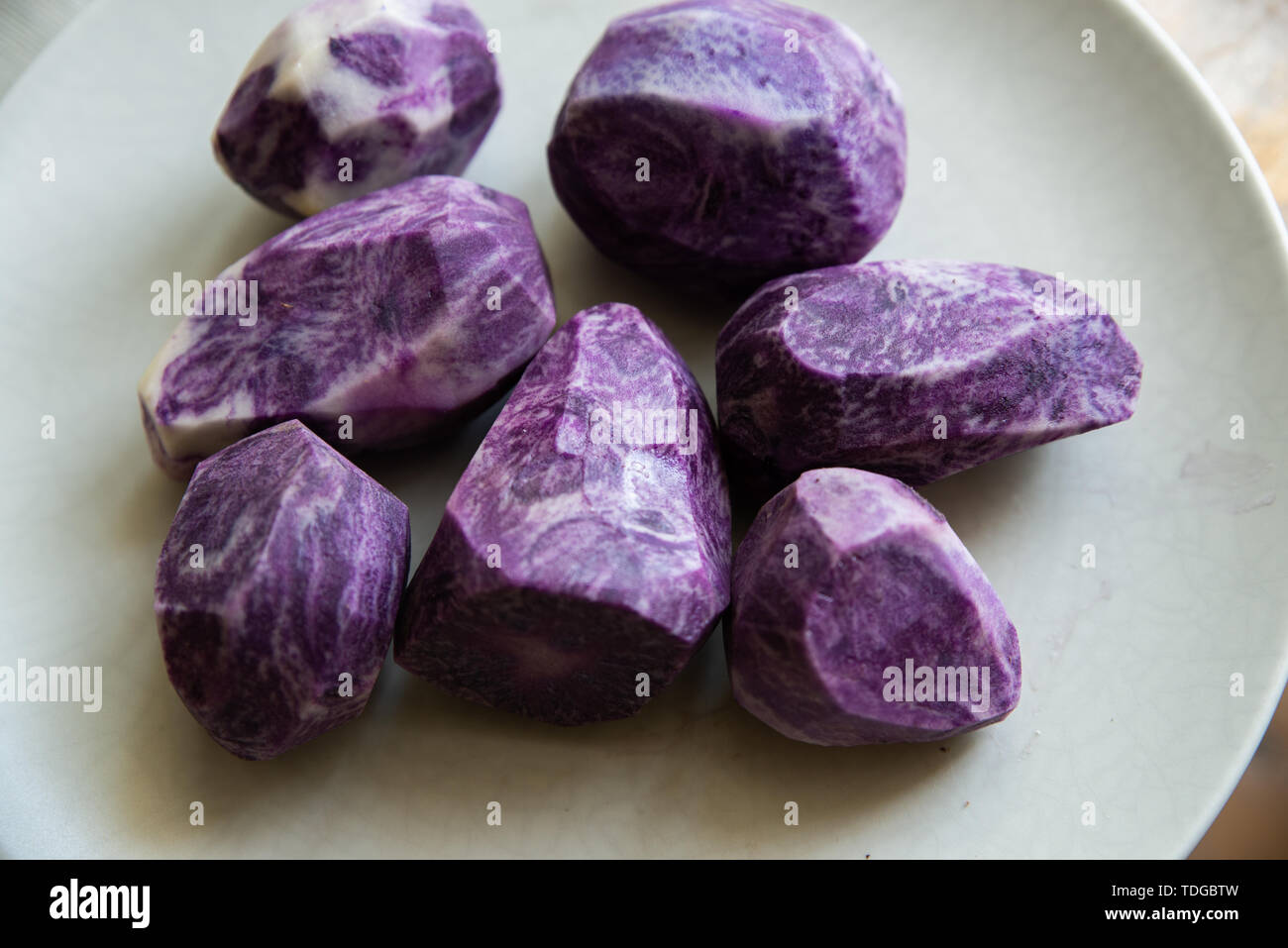 Violette potato hi-res stock photography and images - Alamy