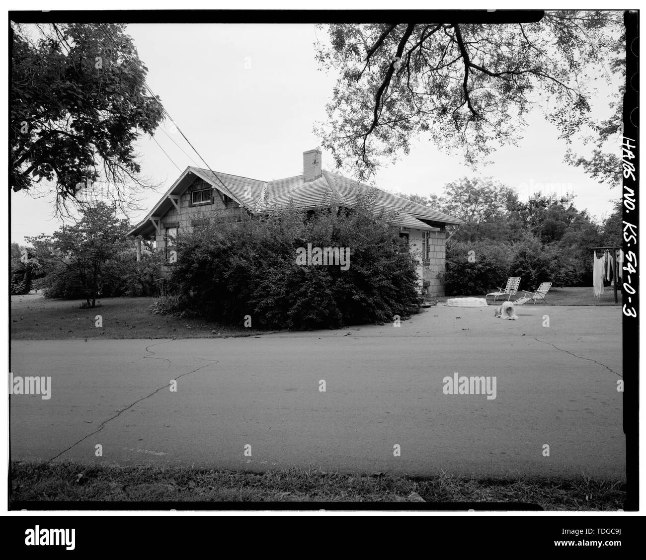 NORTH CORNER SHOWING NORTHWEST AND NORTHEAST ELEVATIONS, LOOKING ...