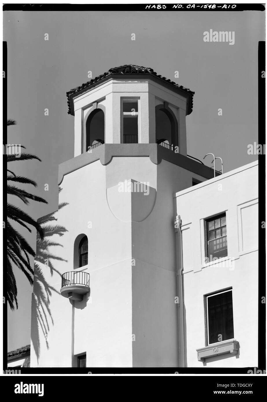 NORTH TOWER AND BALCONY, WEST SIDE DETAIL - U.S. Naval Hospital ...