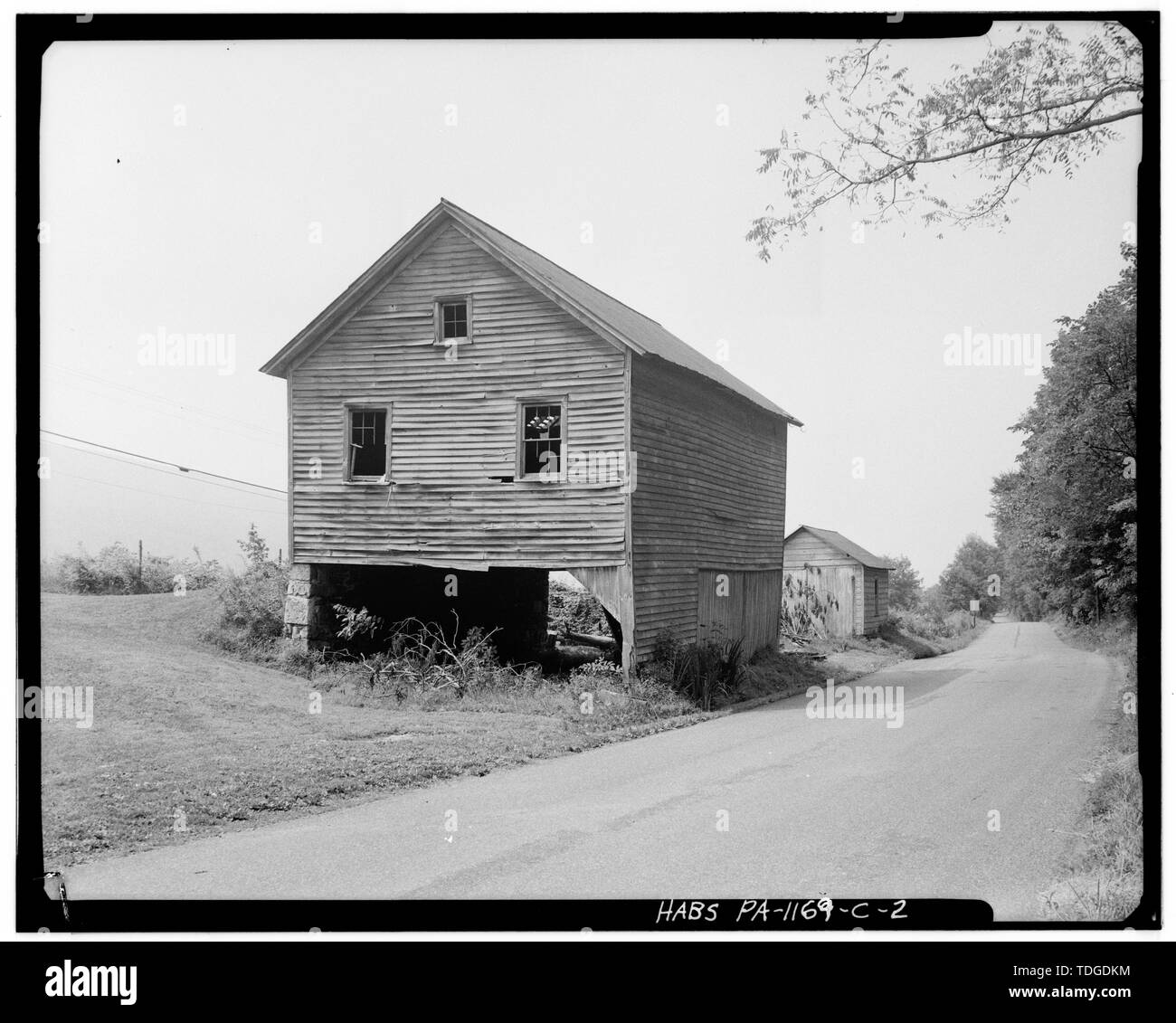 Corn crib Black and White Stock Photos & Images - Alamy