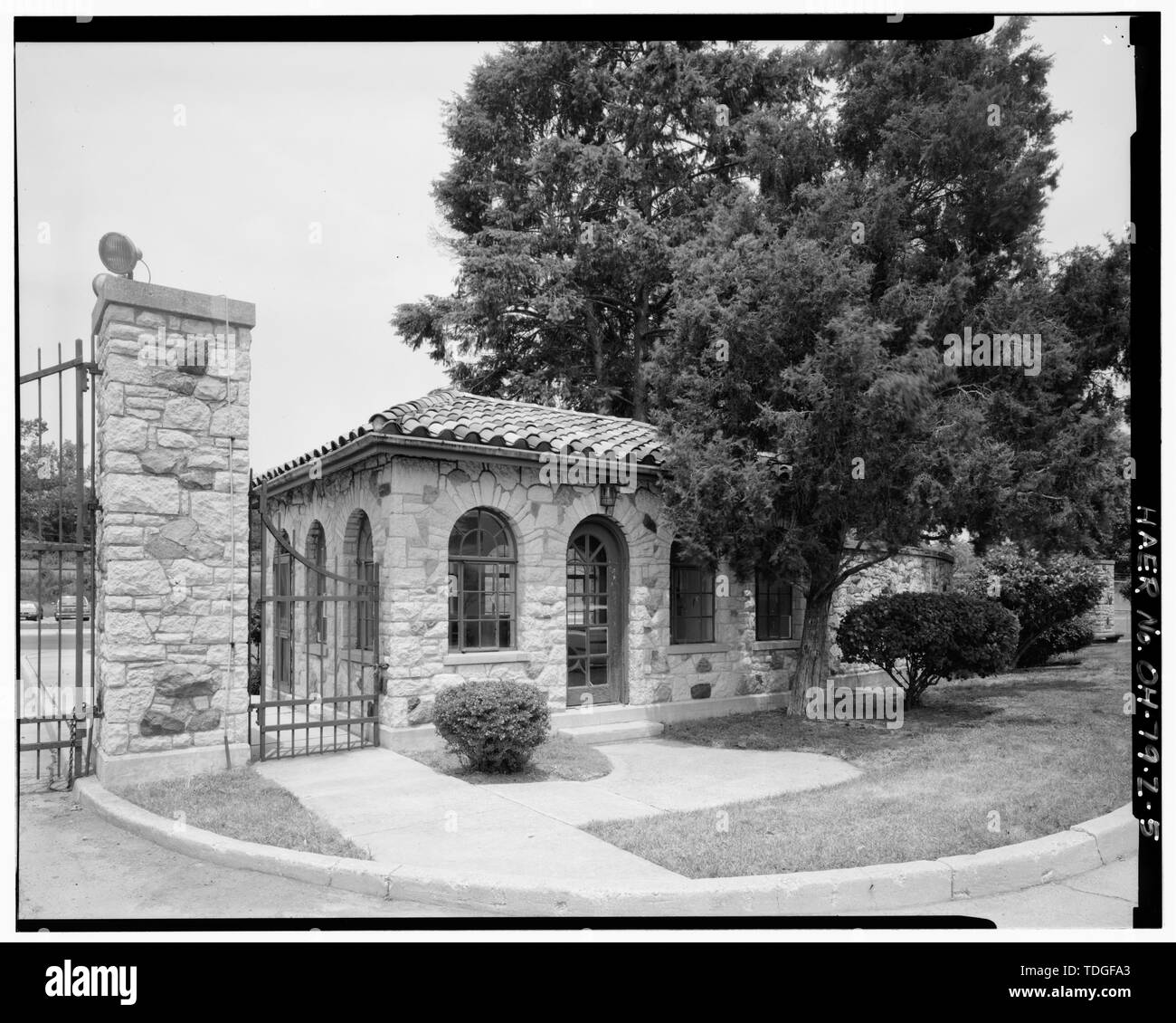 NORTHEAST VIEW OF BUILDING 82 (1991). - Wright-Patterson Air Force Base ...
