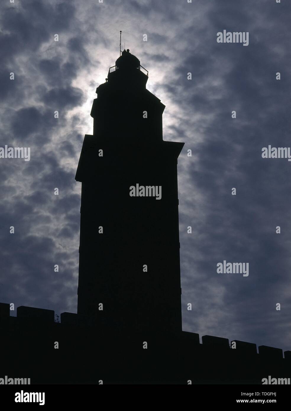 SILUETA DEL FARO ROMANO - TORRE DEL SIGLO II RECONSTRUIDA EN 1790 POR ...