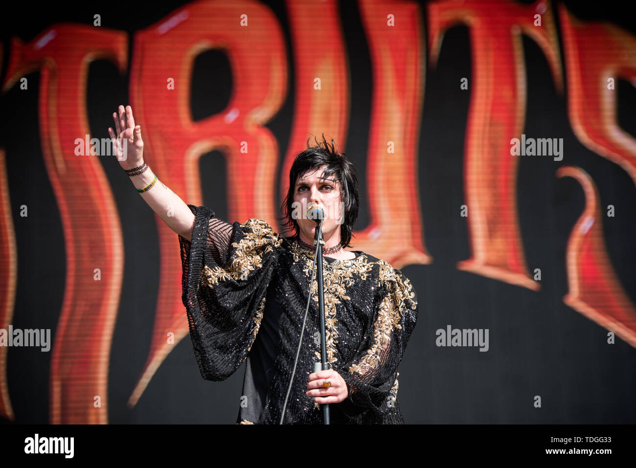 Struts singer hi-res stock photography and images - Alamy