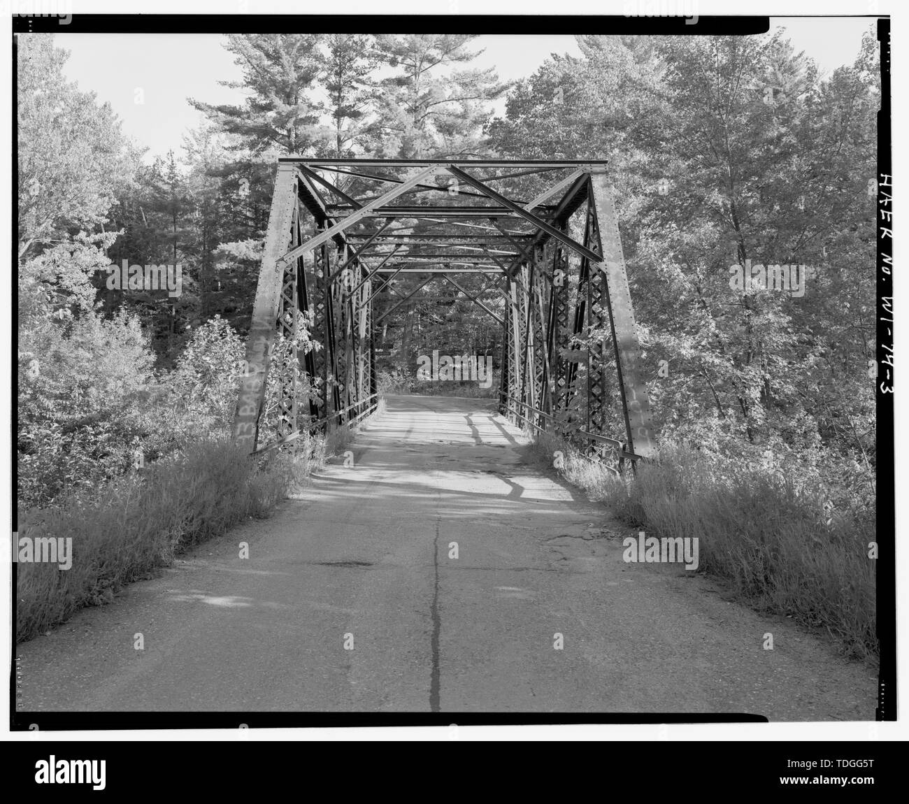 NORTHWEST APPROACH, LOOKING SOUTHEAST - Bert Parsons Bridge, Spanning ...