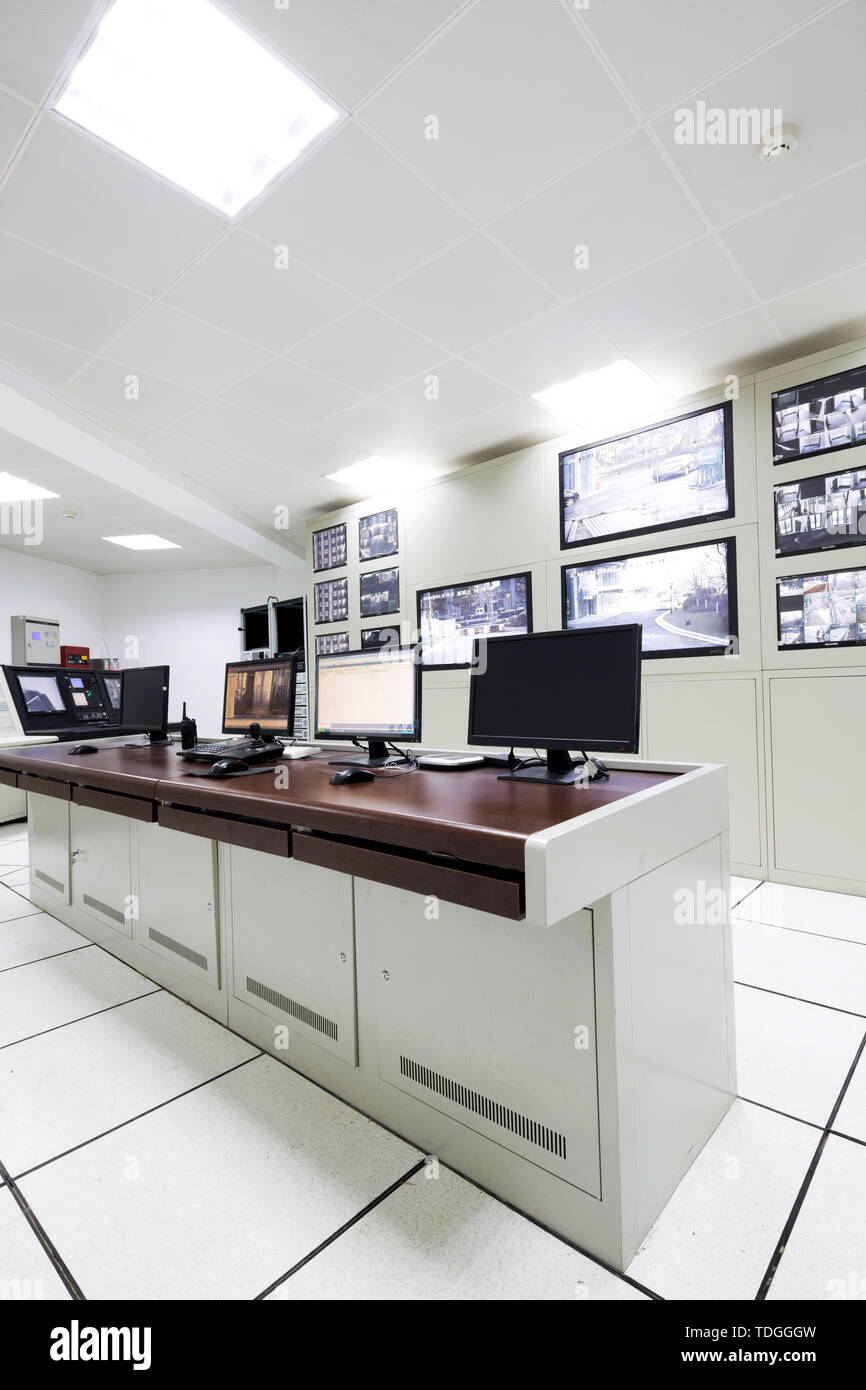 Office building control room computer hi-res stock photography and ...