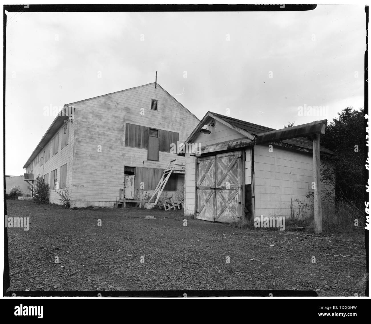 NORTHWEST CORNER, SHOWING NORTH FACE AND ADJACENT GARAGE - Kodiak Naval ...
