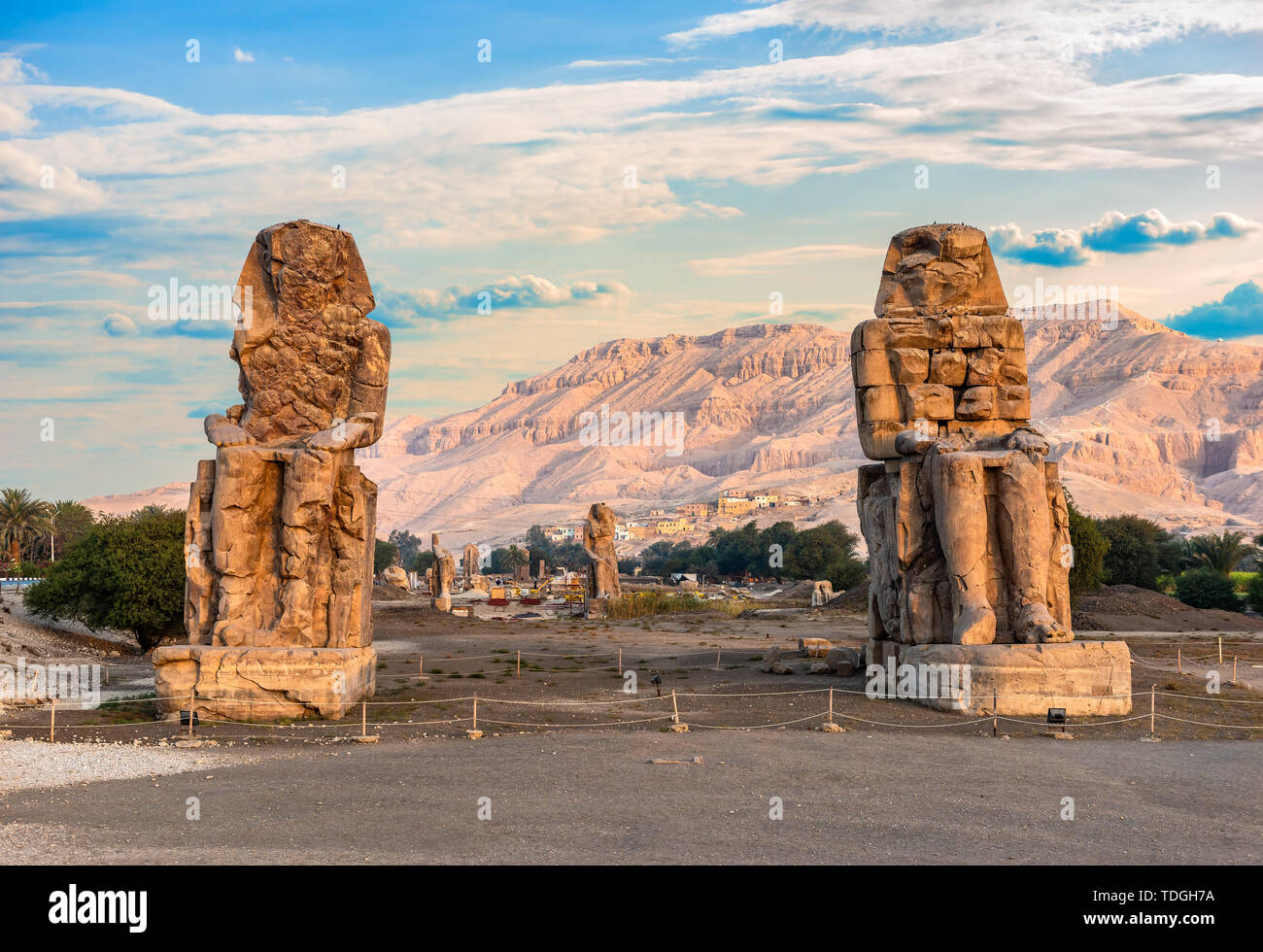 Tomb of memnon hi-res stock photography and images - Alamy