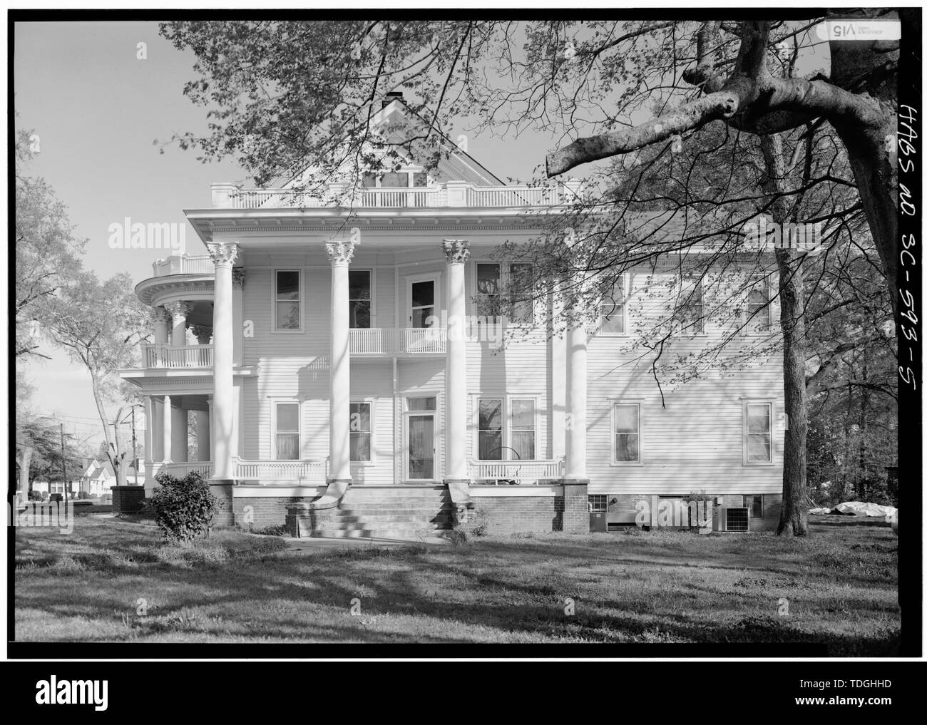 NORTHWEST SIDE ELEVATION, LOOKING SOUTHEAST - Joseph Banks House, 104 ...