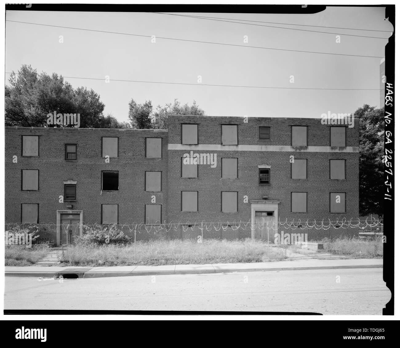 North side, west section. - Techwood Homes, Building No. 7, 433 ...