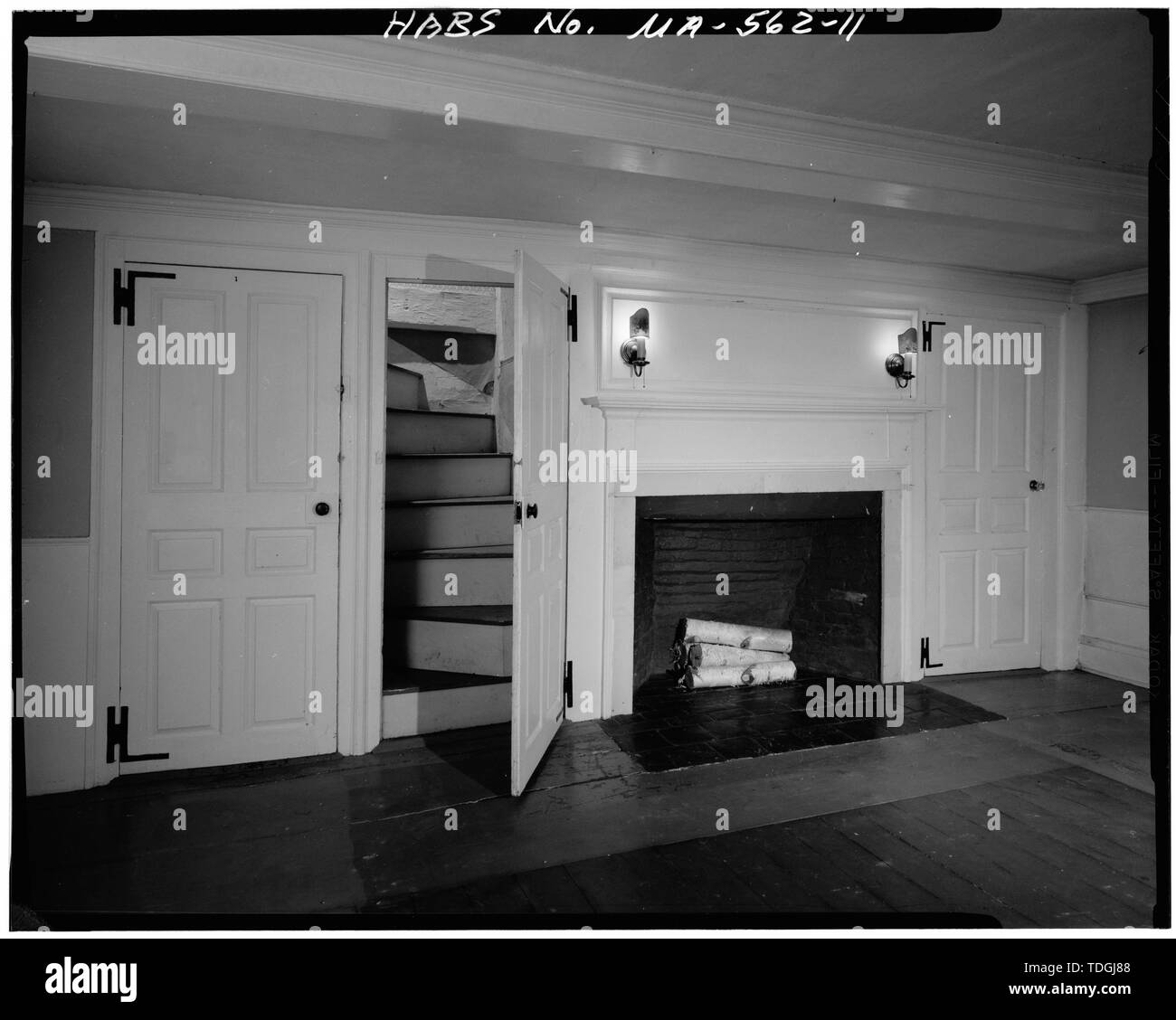 North wall of east room on ground floor - Robert Pierce House, 24 ...