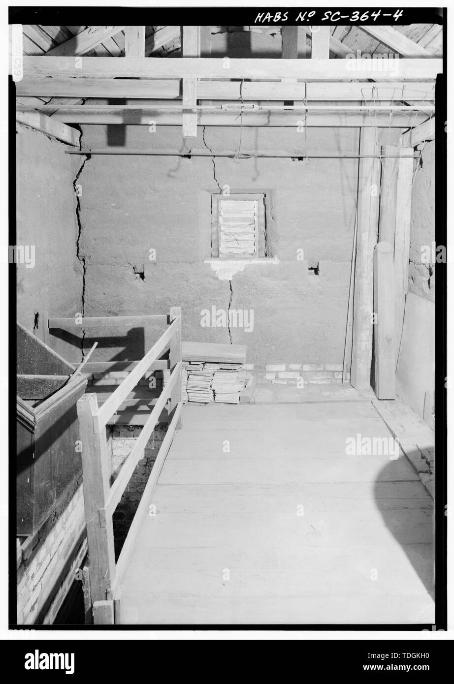 Unfinished house construction in Black and White Stock Photos & Images ...