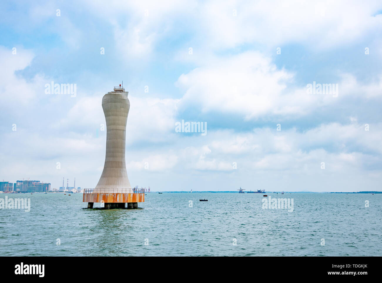 Lighthouse building in Zhanjiang Bay Stock Photo - Alamy