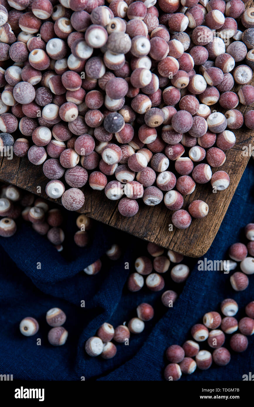 A delicious ingredient, Gorgon, also known as Zhaoshi and chicken head ...