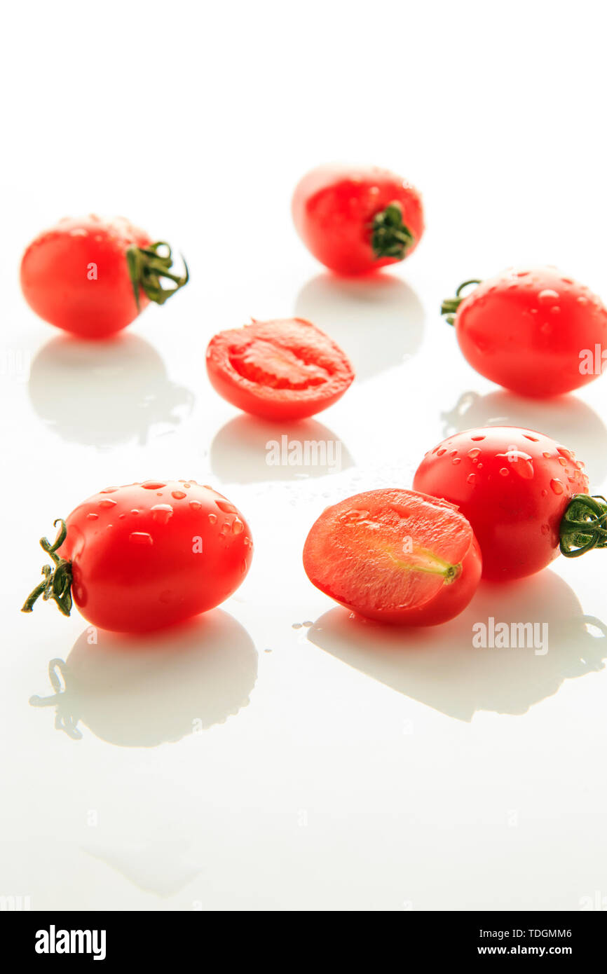 Green tomatoes fruits plants hi-res stock photography and images - Alamy