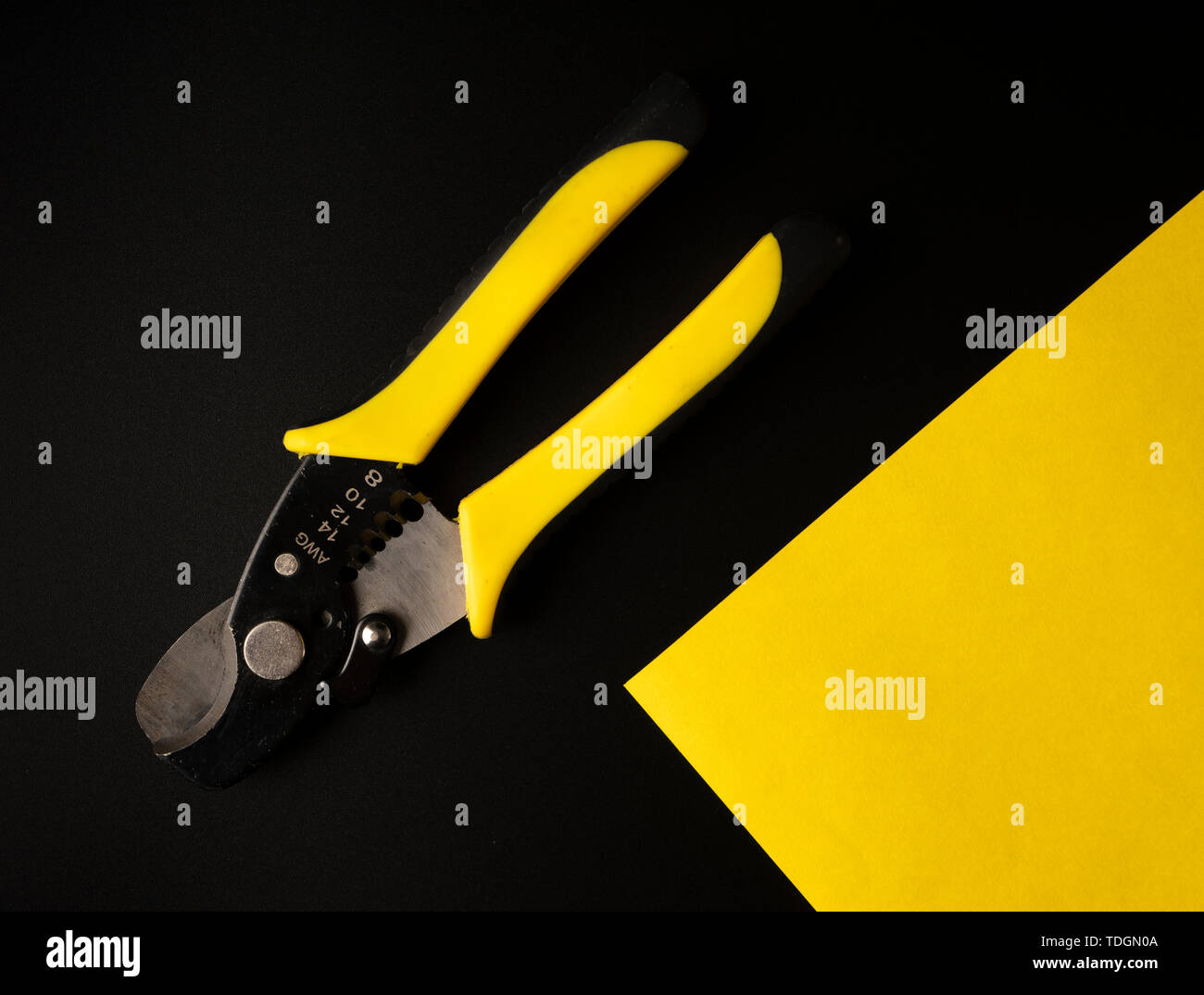 Hardware electrical tool wire-cutting clamp Stock Photo - Alamy