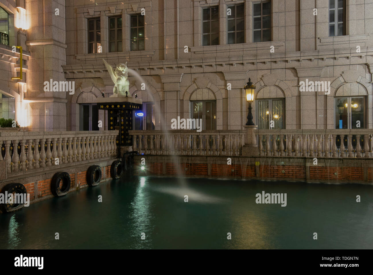 Waters town town tourist buildings buildings rivers and bridges hi-res ...