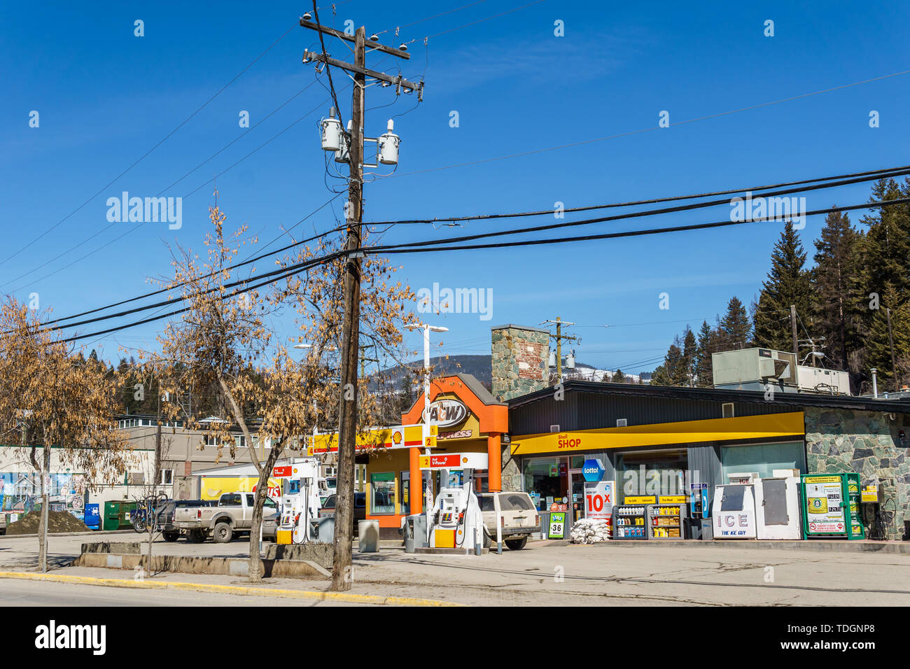 KIMBERLEY, CANADA - MARCH 22, 2019: Royal Dutch Shell gas station and A ...