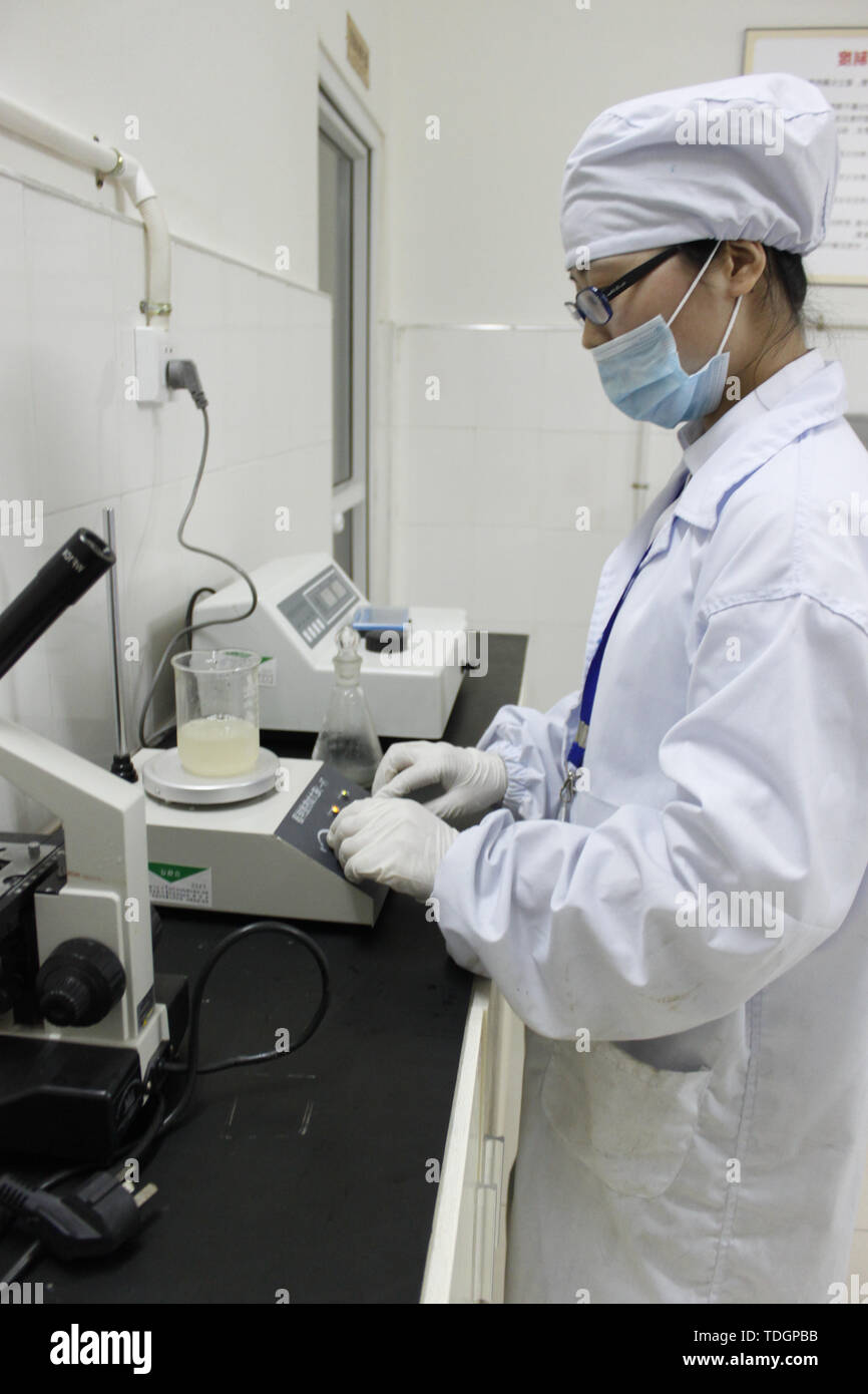 Testing food safety hi-res stock photography and images - Alamy