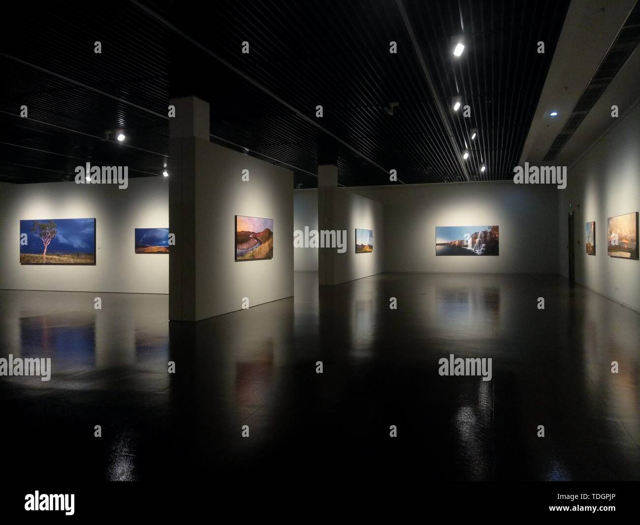 Empty Photography Showroom Stock Photo - Alamy