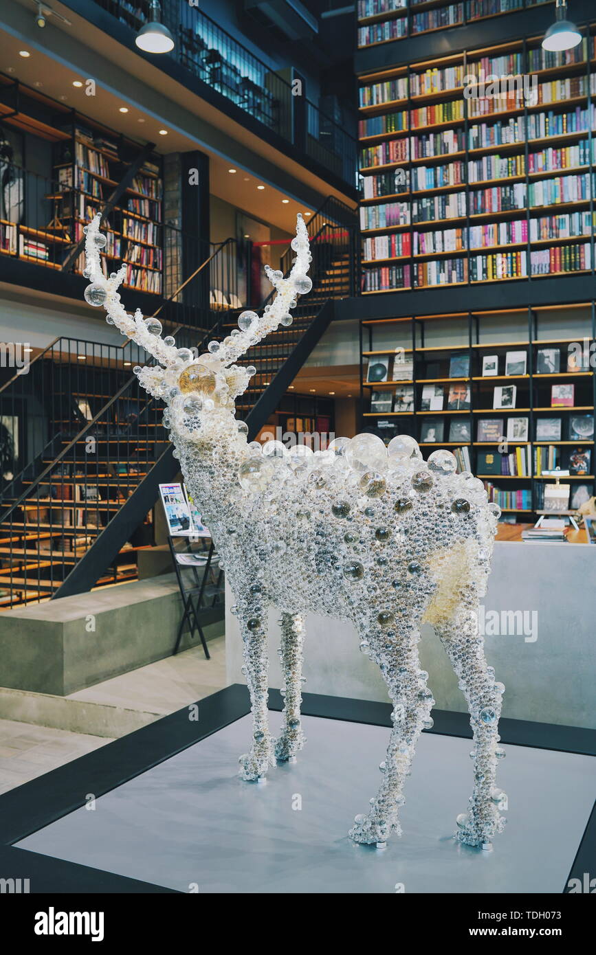 Crystal deer hi-res stock photography and images - Alamy