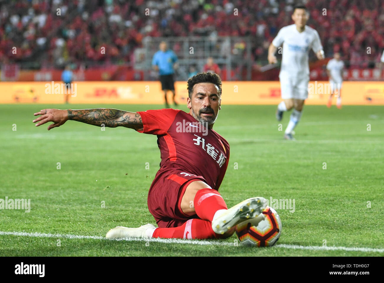 Argentine football player Ezequiel Lavezzi of Hebei China Fortune shots ...