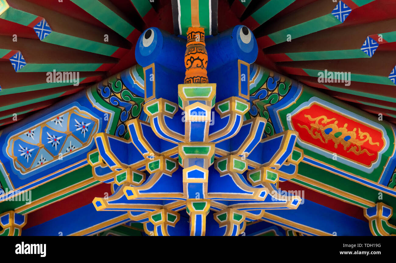 Eaves bucket arch of Confucius Temple in Suixi County, Guangdong ...