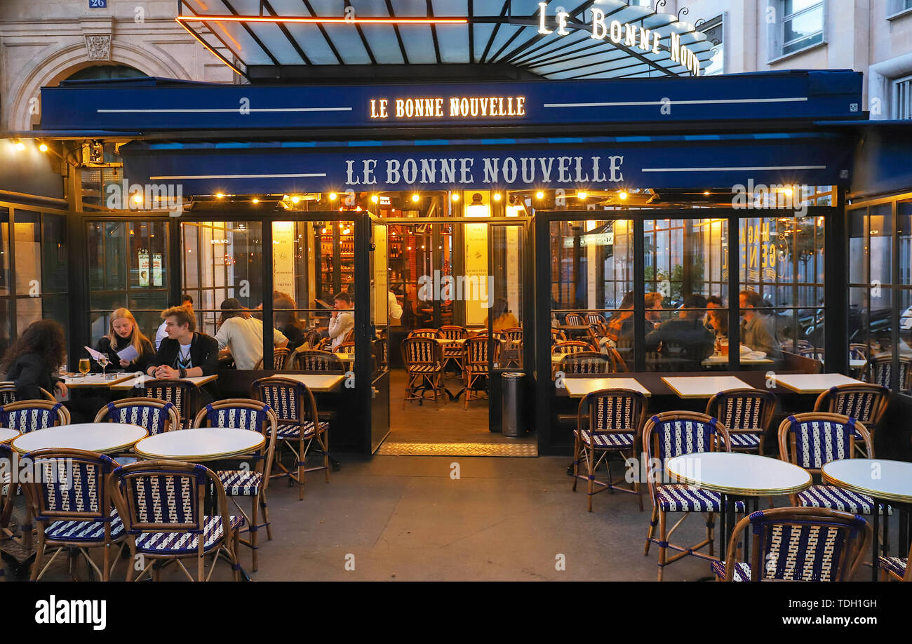 Night view brasserie cafe restaurant hi-res stock photography and ...