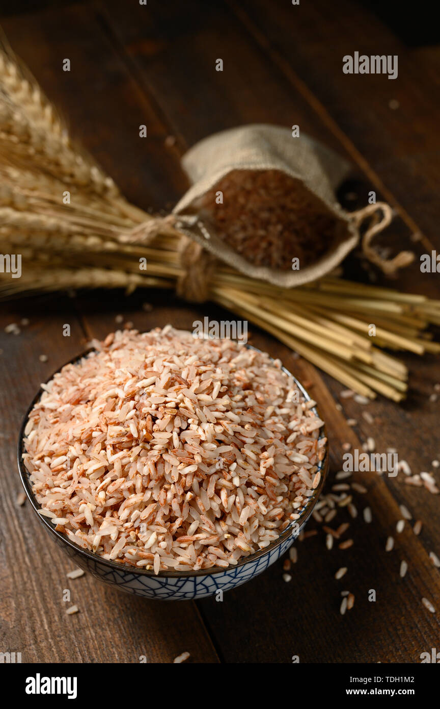 Red rice grain Stock Photo - Alamy