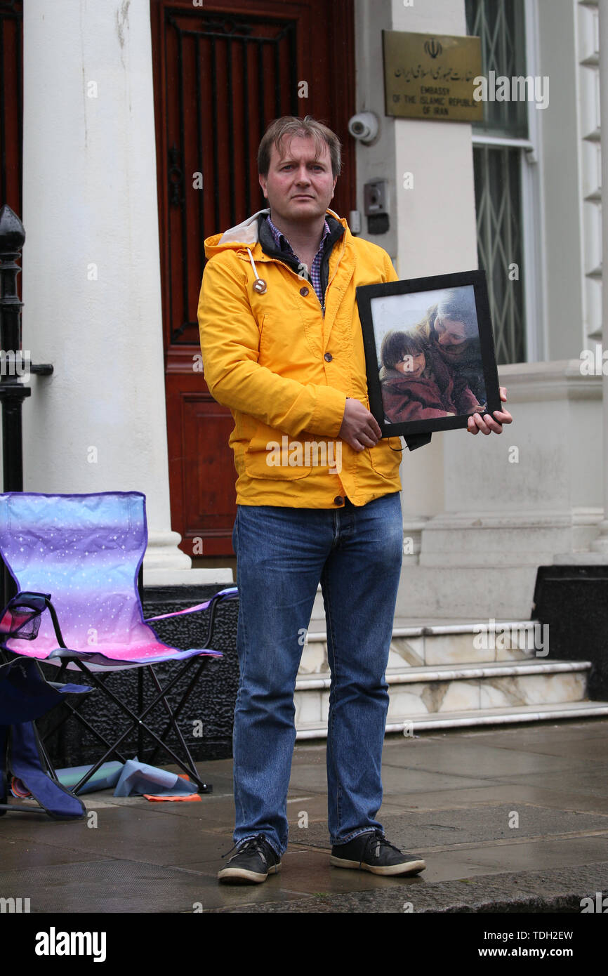 Richard ratcliffe outside iranian embassy hi-res stock photography and ...