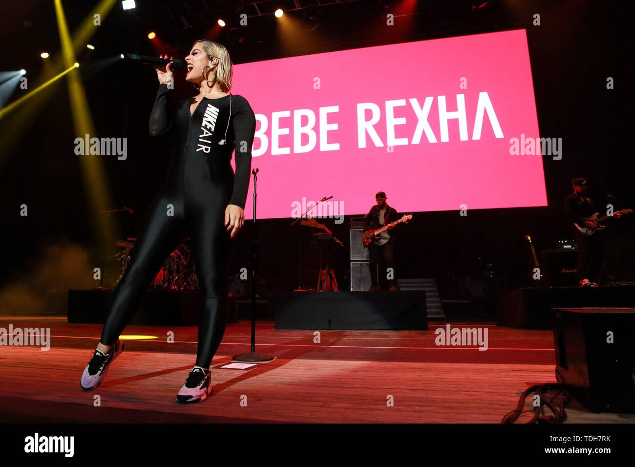 Bebe rexha beach hi-res stock photography and images - Alamy