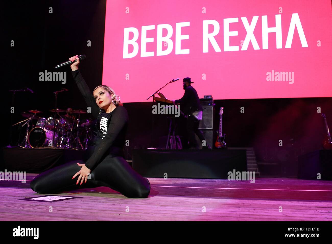 Bebe rexha beach hi-res stock photography and images - Alamy