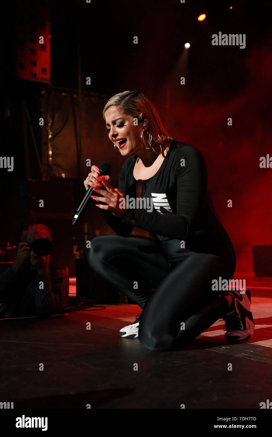 Bebe rexha beach hi-res stock photography and images - Alamy