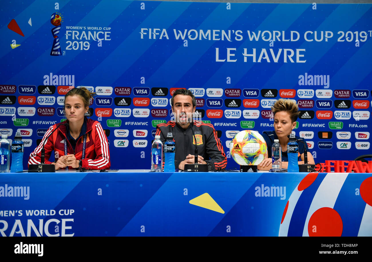 Le Havre, France. 16th June, 2019. Head Coach Jorge Vilda (C) of Spain ...